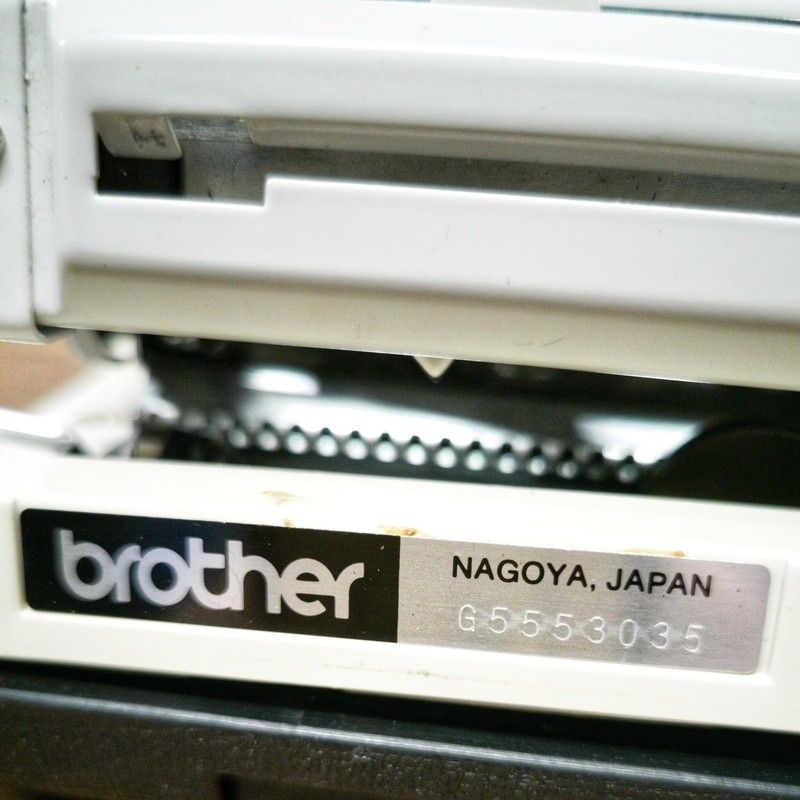 Machine à écrire Brother Deluxe 800 | L'Atelier Imparfait
