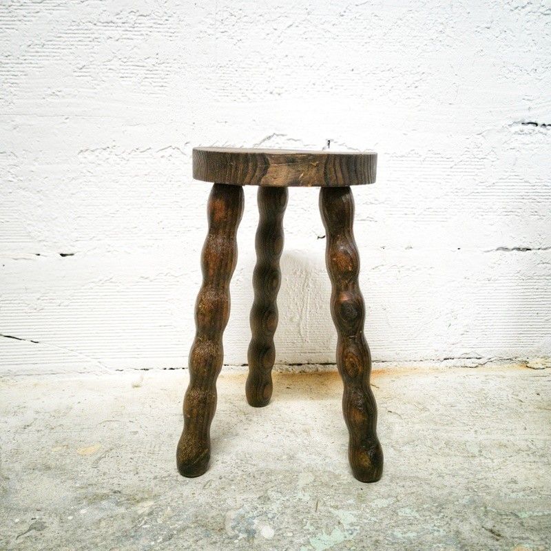Tabouret en Bois Tourné Tripode | L'Atelier Imparfait