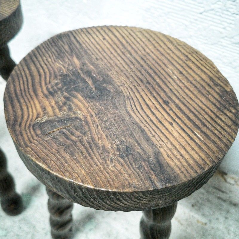 Tabouret en Bois Tourné Tripode | L'Atelier Imparfait