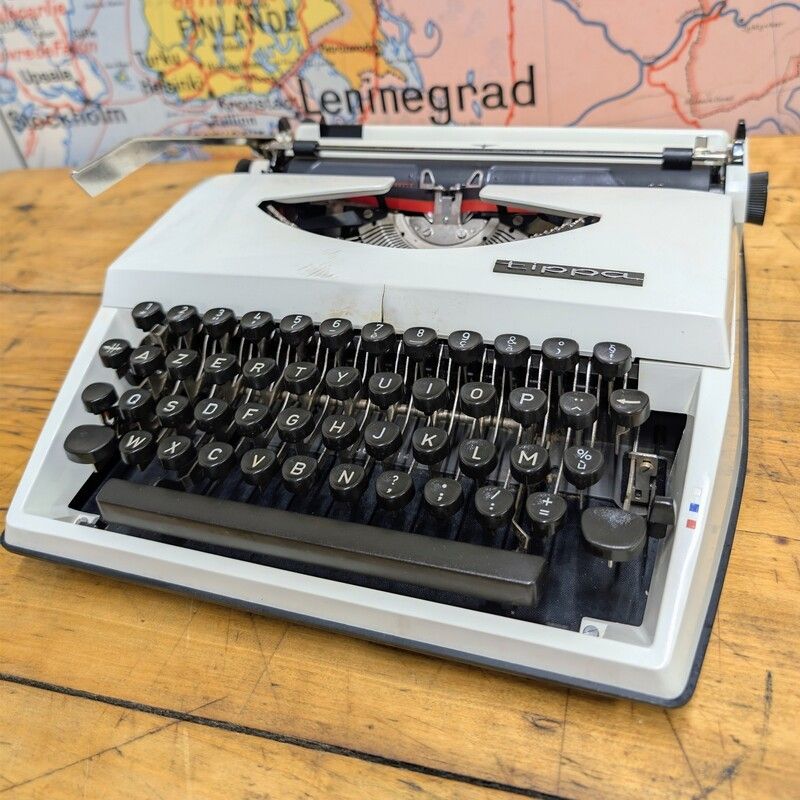 Machine à écrire Triumph-Adler - Tippa | L'Atelier Imparfait